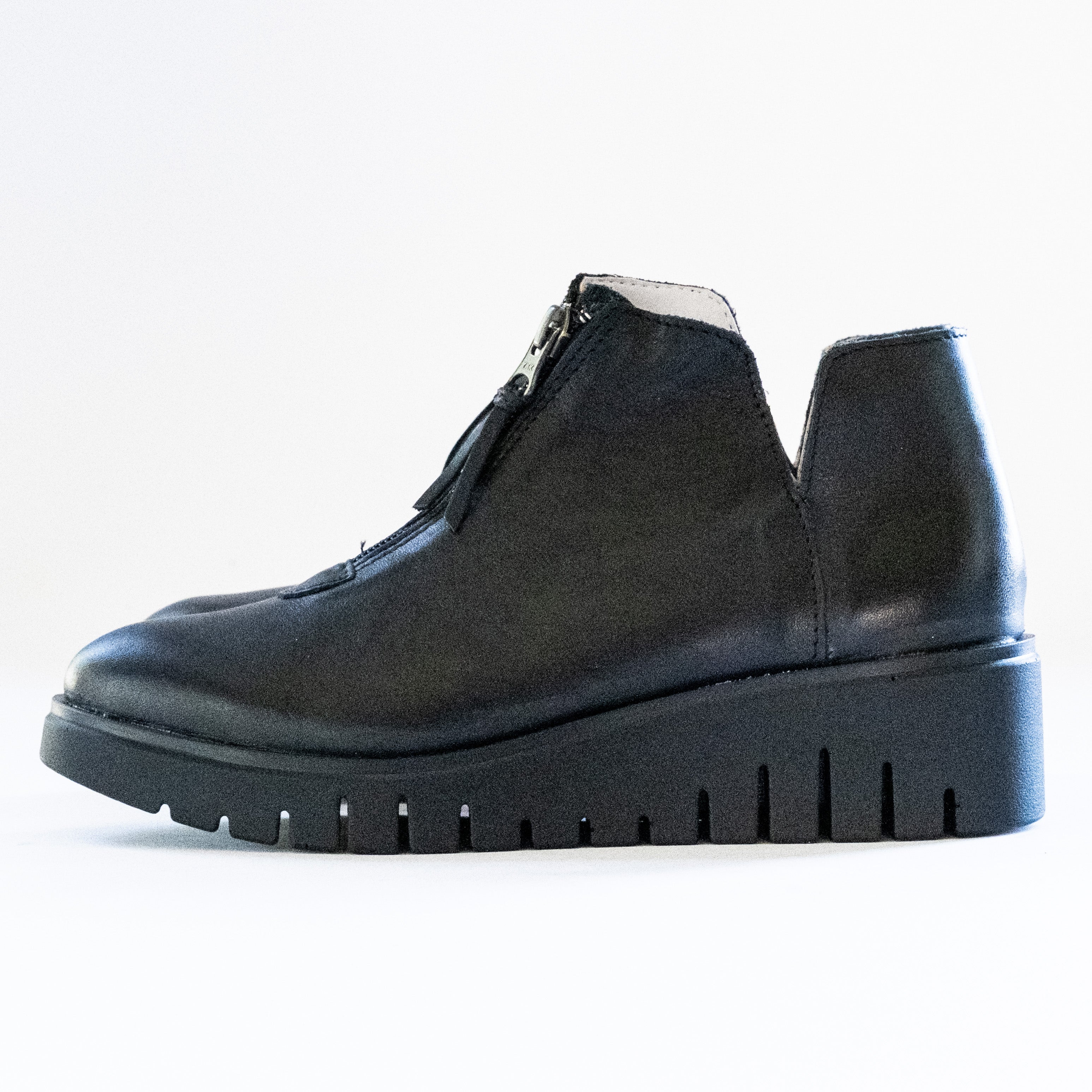 BLACK LIFTED BOOTS – Phelan Footwear